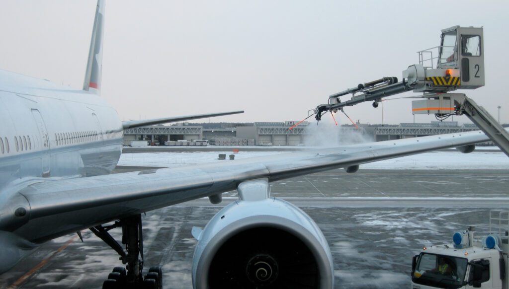 HOW TO PROPERLY DISPOSE OF DE-ICING FLUID WASTE - Hazardous Waste Experts